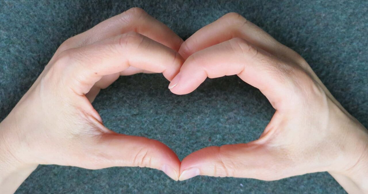 Purna Hridaya Heart Mudra: Welcoming Thoughts and Feelings | Jennifer ...